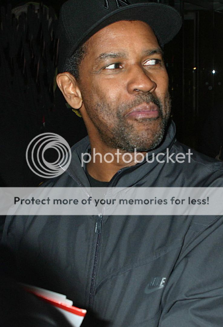 Denzel Washington leaves a TV show in Manhattan on March 31 2010 in New ...